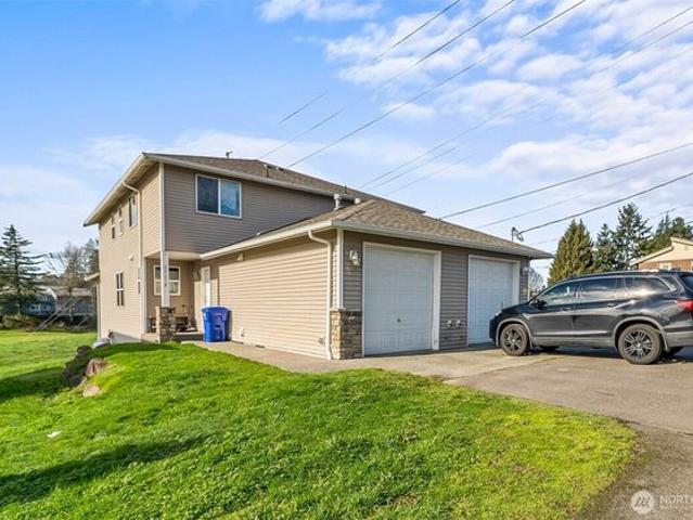2905 11th St Apt B, Everett, WA 98201