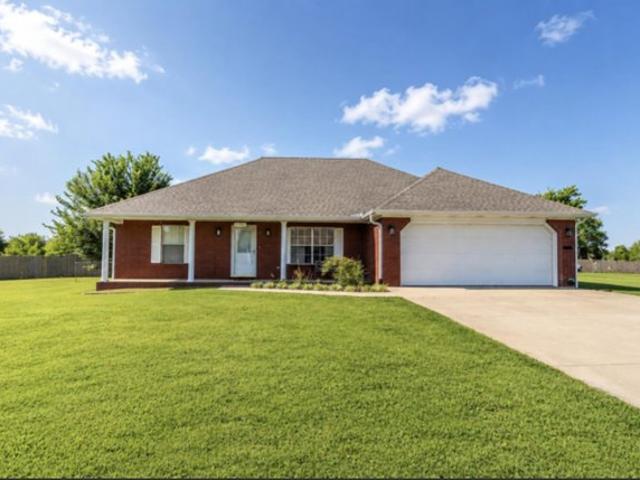 2906 Newcastle Dr, Paragould, AR 72450