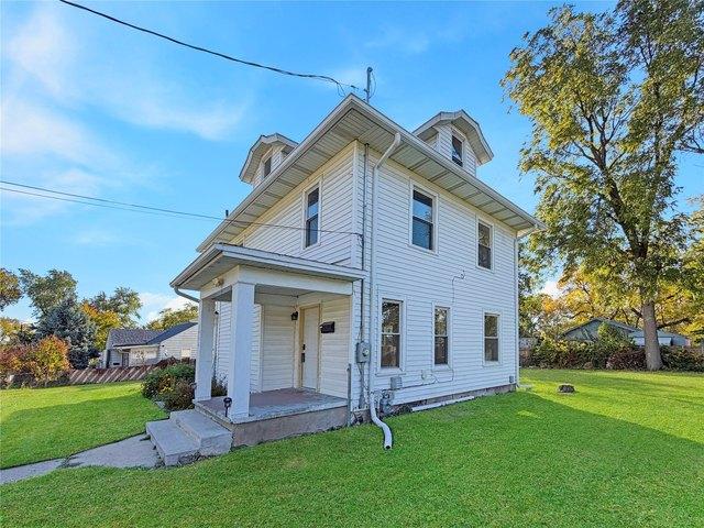 2906 Cambridge St, Des Moines, IA 50313