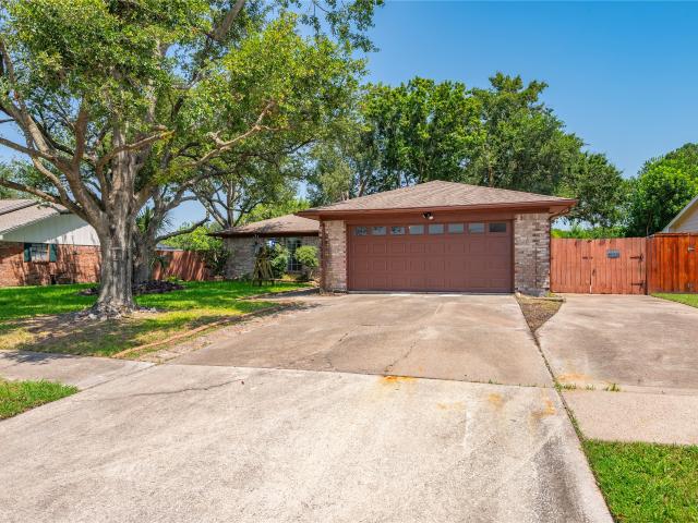 2906 Heatherwood Drive