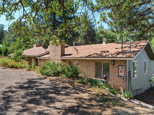 2906 Lakeview Drive