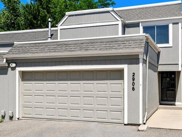 2906 S Parker Ct, Aurora, CO 80014