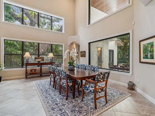 2906 W Hawthorne Rd, Tampa, FL 33611 | MLS #TB8475