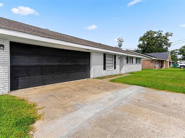 2907 Mary Ann Dr, Sulphur, LA 70663 | MLS #SWL26001 | Compass