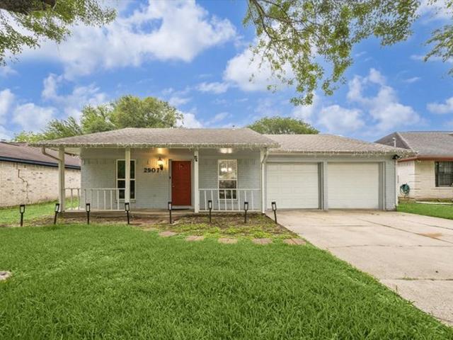 2907 Arkansas Ave, Dickinson, TX 77539