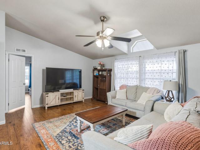 2907 e sequoia drive
