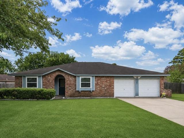 2907 Heritage House Dr, Webster, TX 77598