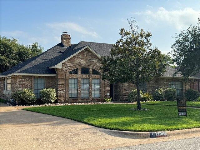 2907 Sweet Briar St, Grapevine, TX 76051