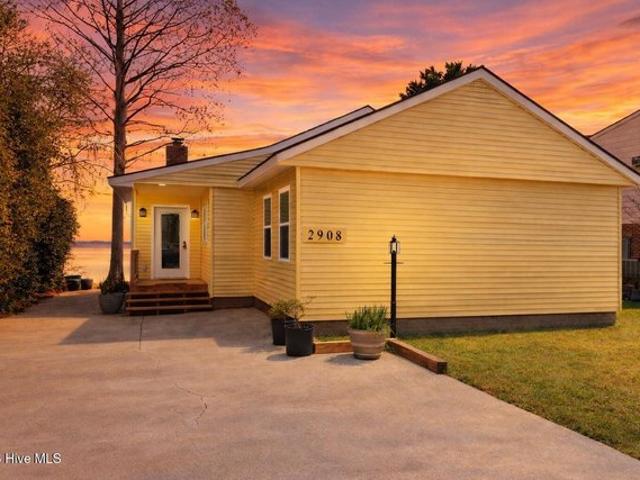2908 Canal Cove Rd, Lake Waccamaw, NC 28450