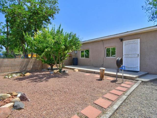 2908 Carlton St NW, Albuquerque, NM 87107