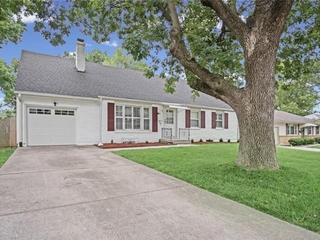 2908 Cheyenne Cir, North Kansas City, MO 64116