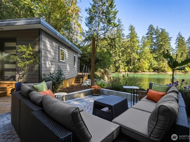 2908 Fishtrap Loop NE