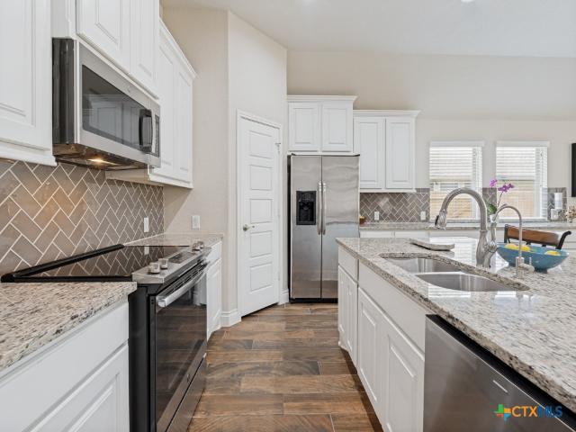 2908 Glen View