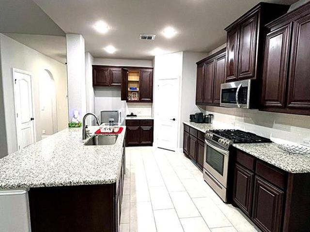 2909 Parkwood Circle