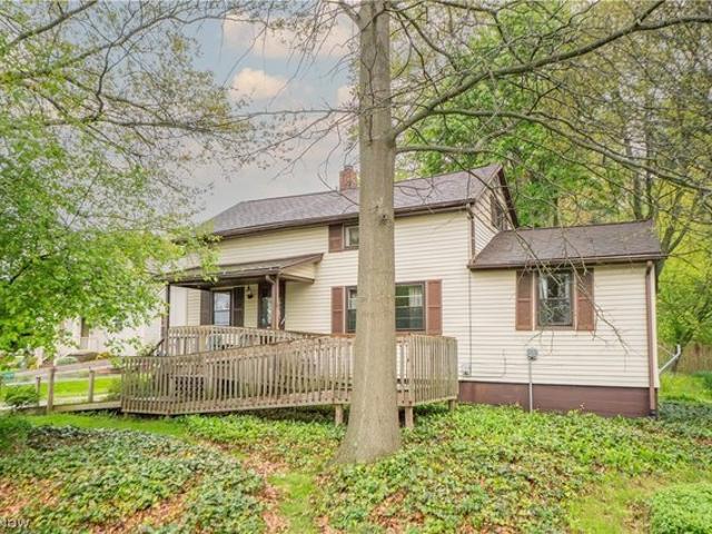 2909 Sanitarium Rd, Akron, OH 44312