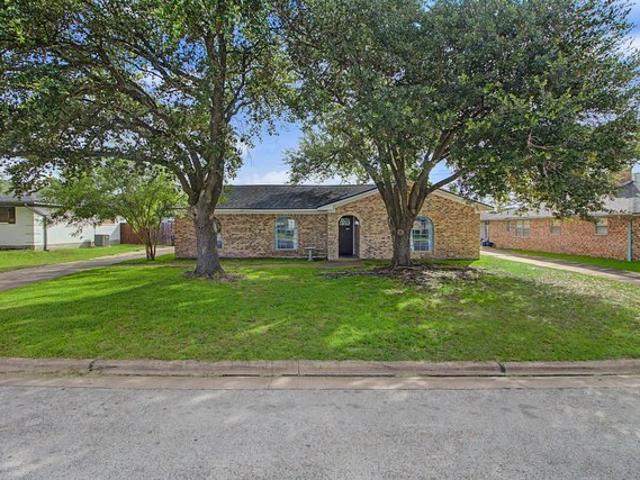 2909 Woodmeadow Dr, Bryan, TX 77802