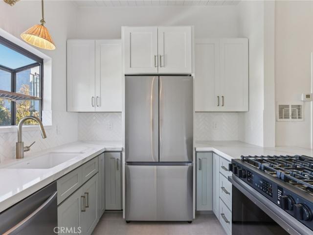 2909 10th St, Unit 4, Santa Monica, CA 90405 | MLS #DW26010