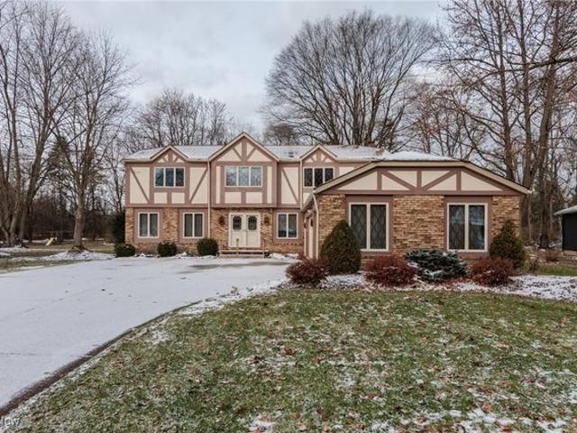 29003 Brockway Dr, Westlake, OH 44145