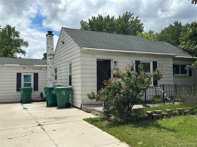 29009 Dawson St, Garden City, MI 48135
