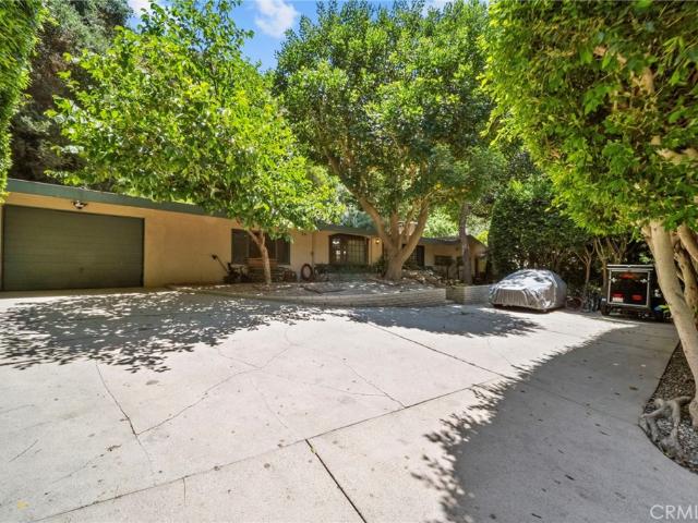 2900 Mandeville Canyon