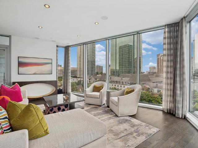 2900 Mckinnon Street # 601