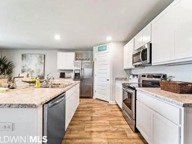 2900 NW 19th Ter, Cape Coral, FL 33993