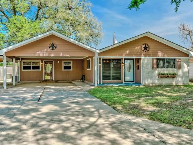 2900 Oleander Ln, Groves, TX 77619