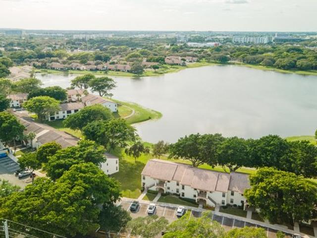 2900 Olivewood Ter Unit 201, Boca Raton, FL 33431