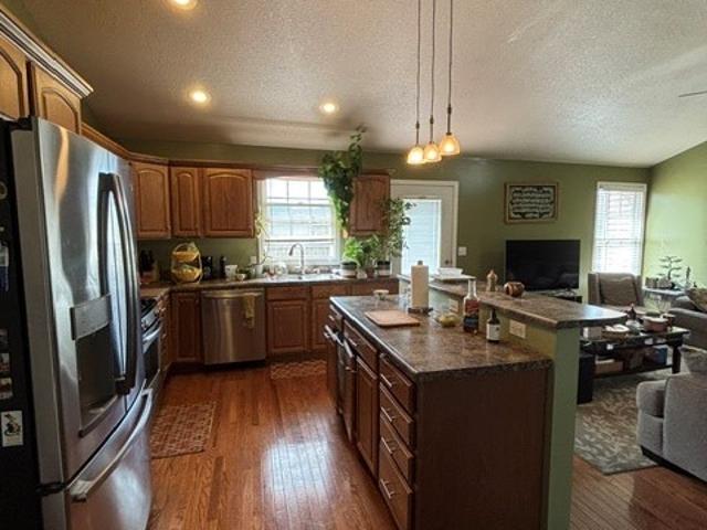 2900 Breezewood Drive