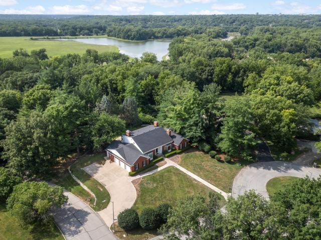 2900 Cayuga Point