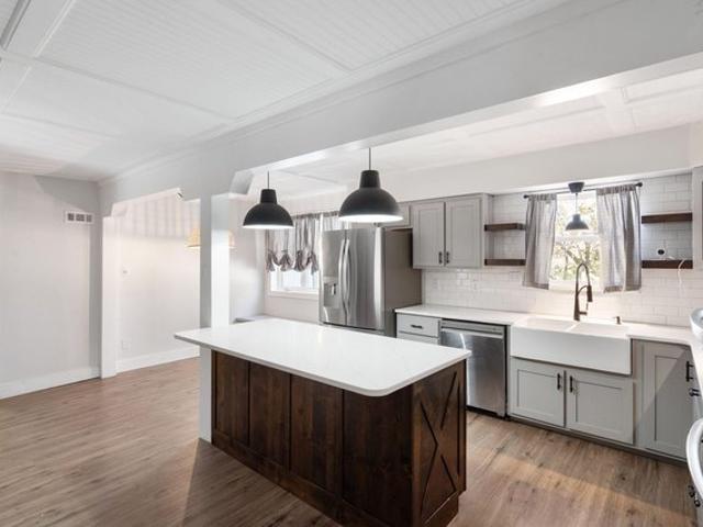 2900 Green Valley Dr, Columbia, MO 65201