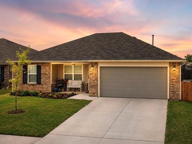 2900 Sunberry Way, Yukon, OK 73099