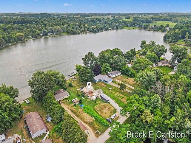 2900 S Martin Dr, Fremont, MI 49412