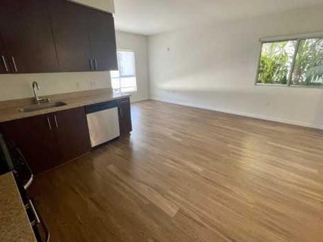 2900 S. Sepulveda Blvd 2 Bedroom Apartment for Rent at 2900 S Sepulveda Blvd, Los Angeles, CA 90064 Westside