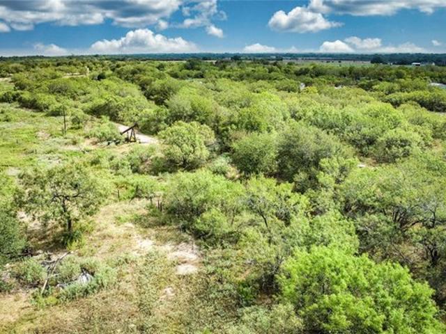 2900 Salt Flat Rd, Luling, TX 78648