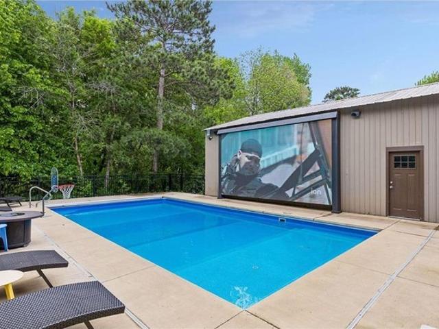 2900 Skyline Dr, Eagan, MN 55121