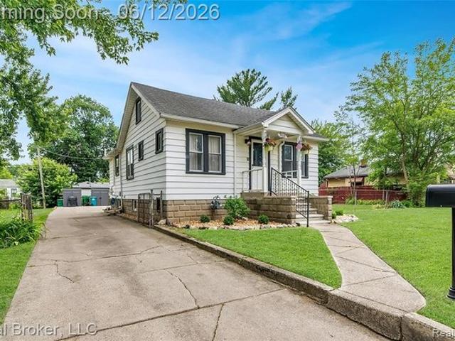 29019 Birchlawn St, Garden City, MI 48135