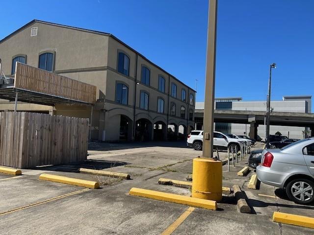 2901 N Causeway Boulevard # 301