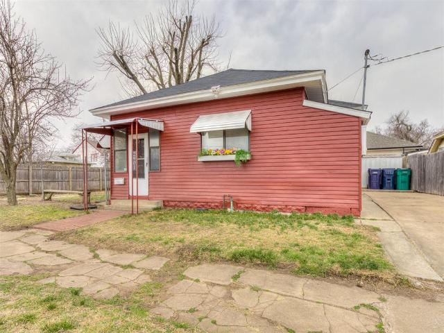 2901 N McKinley Avenue