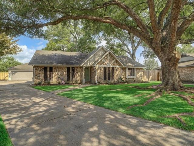 2901 Castle Ct, Pearland, TX 77581