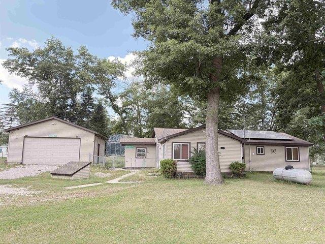 2901 Cathy St, Harrison, MI 48625