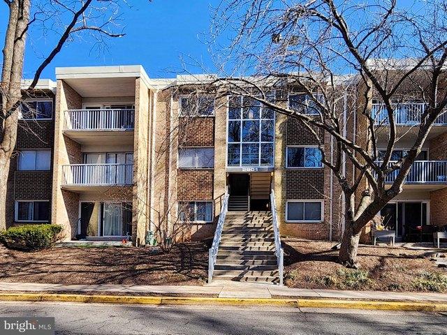 2901 Charing Cross Rd Apt 8, Falls Church, VA 22042