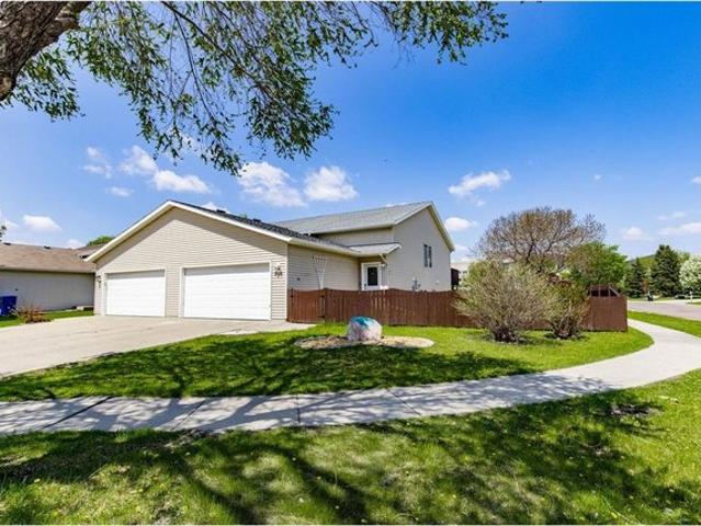2901 Dakota Park Circle Cir S, Fargo, ND 58104