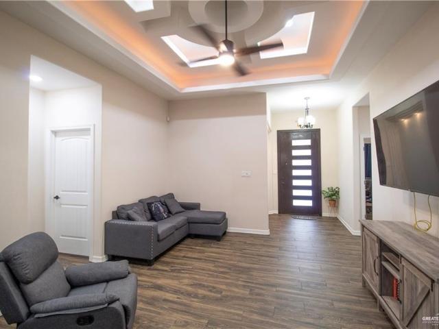 2901 E Imperial Oaks Drive