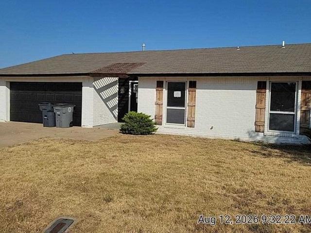 2902 NE Bellevue Cir, Lawton, OK 73507