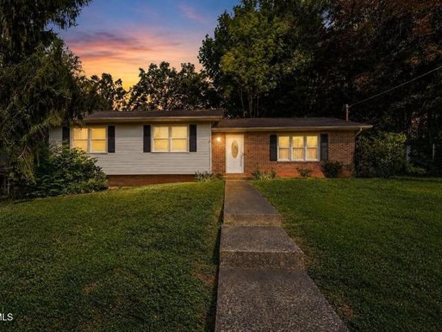 2902 Dalton Dr, Johnson City, TN 37604