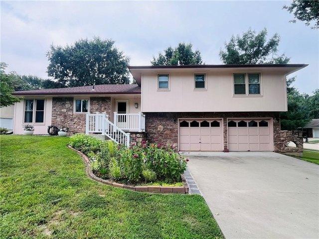 2902 Derven Ct, Saint Joseph, MO 64506