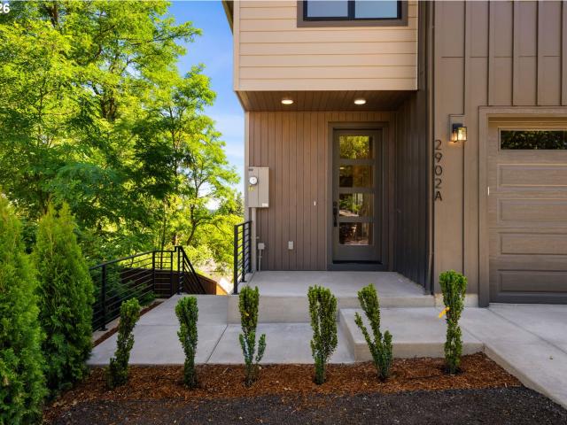 2902 E McLoughlin BLVD # 1