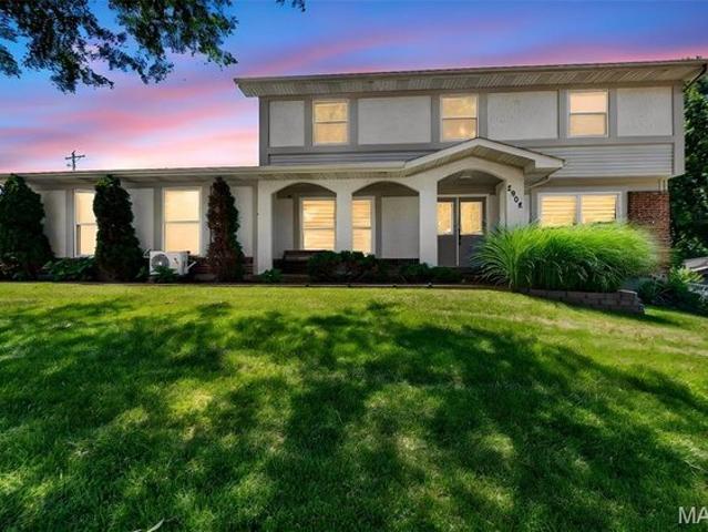 2902 Flameglow Dr, Oakville, MO 63129