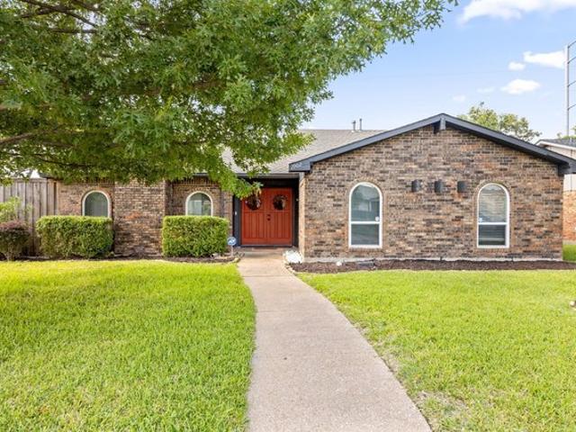 2902 High Plateau Dr, Garland, TX 75044